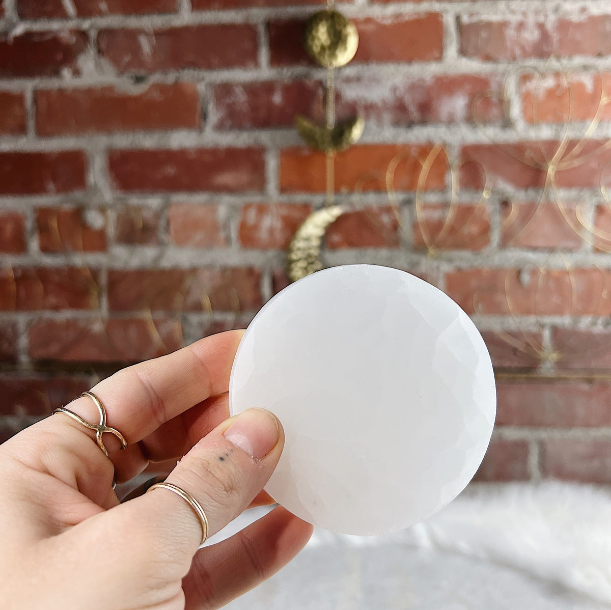 Intuitively Chosen Round Selenite Charging Block – Wild Alabaster